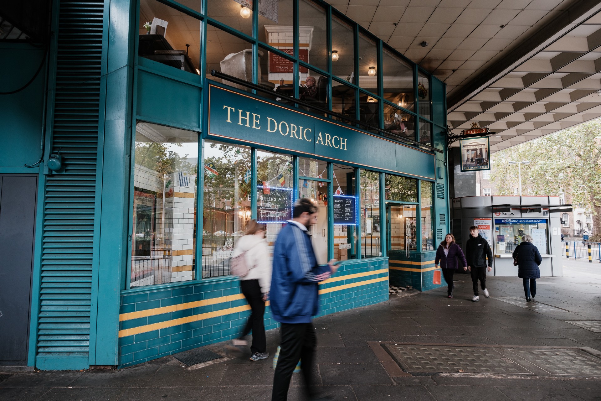 The Doric Arch - Fuller's Pub and Restaurant in Euston